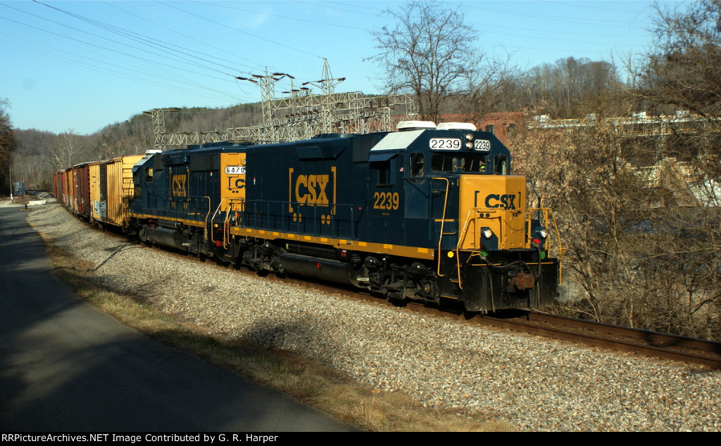 H744 local returns to Lynchburg. Clean mother and slug set